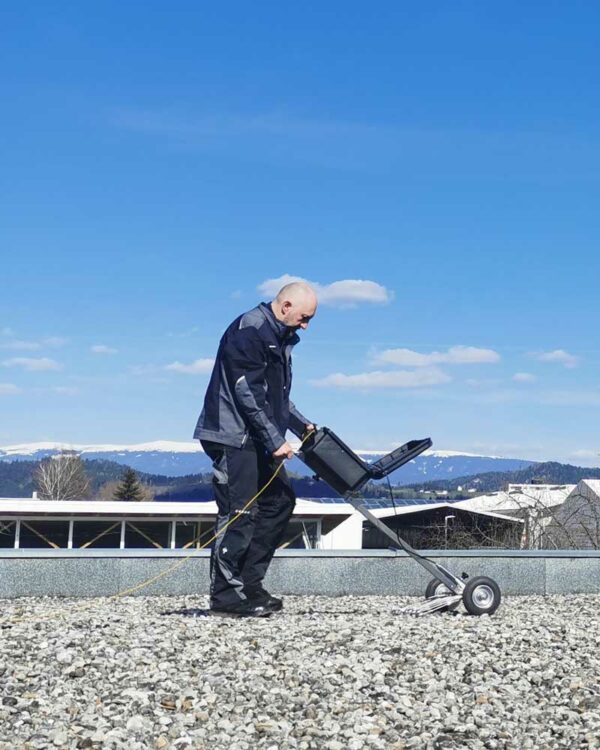 MTA Roof Scan - Effiziente und punktgenaue Leckortung für Flachdächer